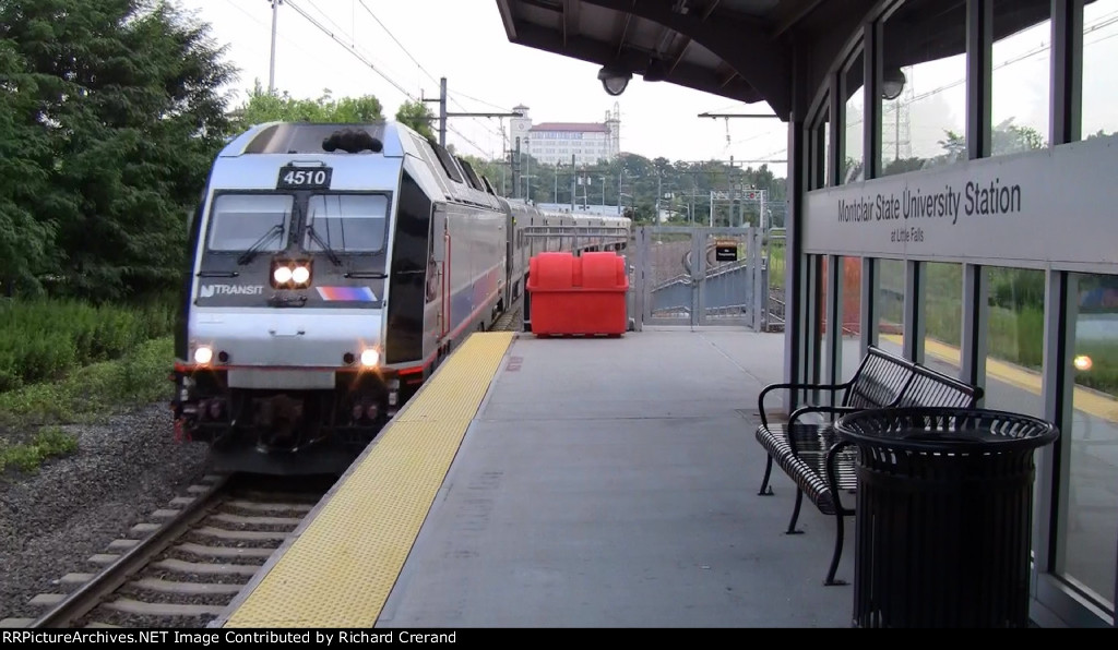 ALP-45DP 4510 on Train 1011